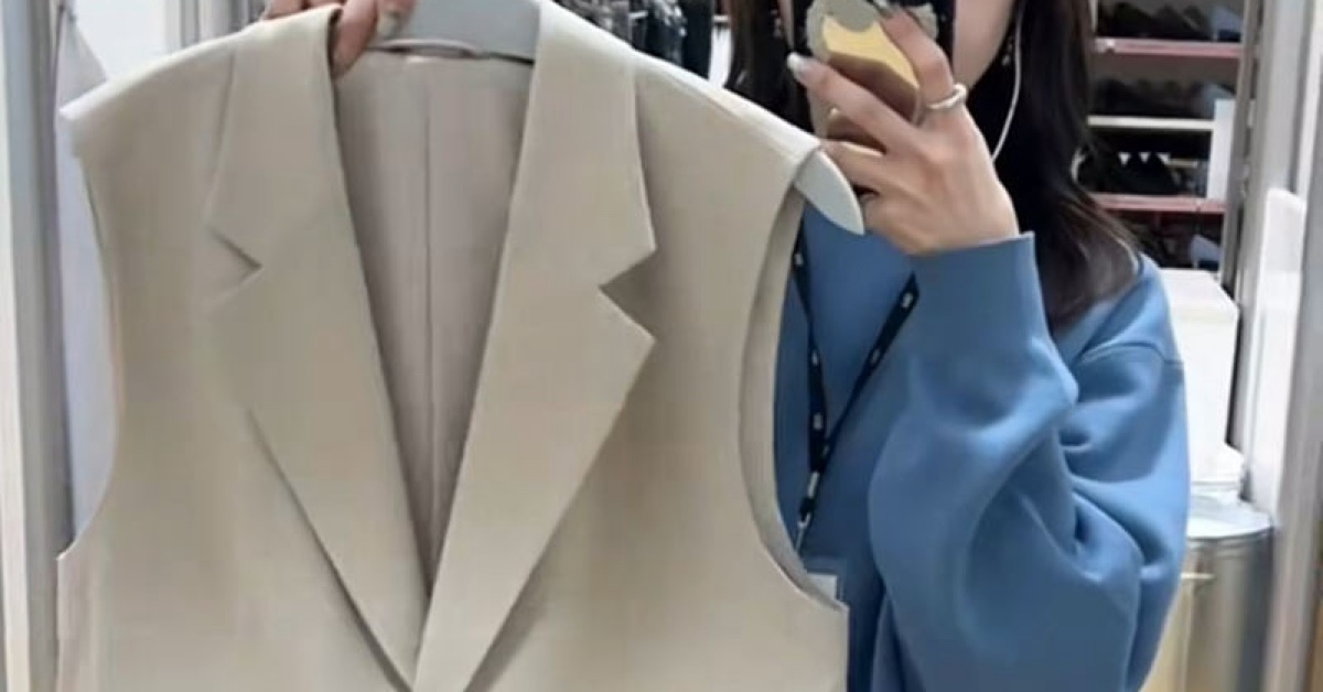 GUの“3990円ベスト”がコスパ良い！ グレーやブラックなど3色でいろんなシーンに対応できそう（1/3） | ねとらぼ