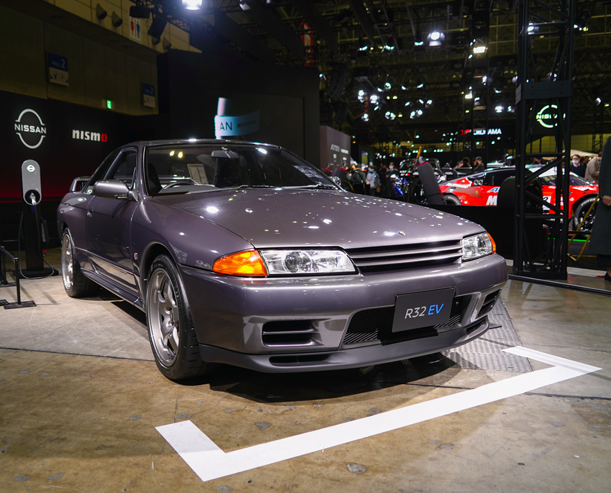 日産自動車、R32型 スカイライン GT-RをEV化した特別仕様車を公開 東京オートサロンで実車展示（1/2） | 車 ねとらぼ